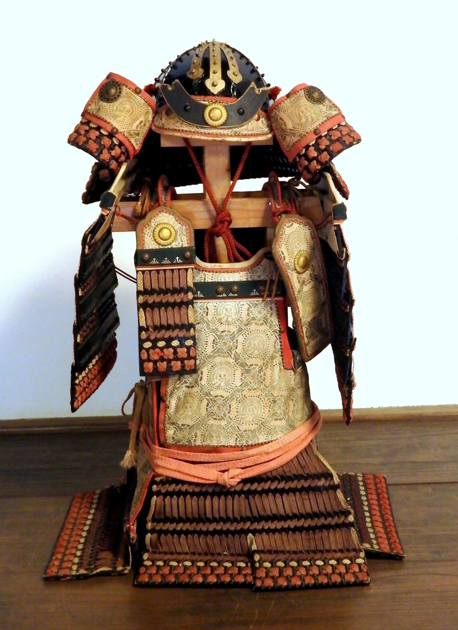 Ausstellung zur Jubiläumsfeier: „Männer in Eisen, Leder und Seide: die ...